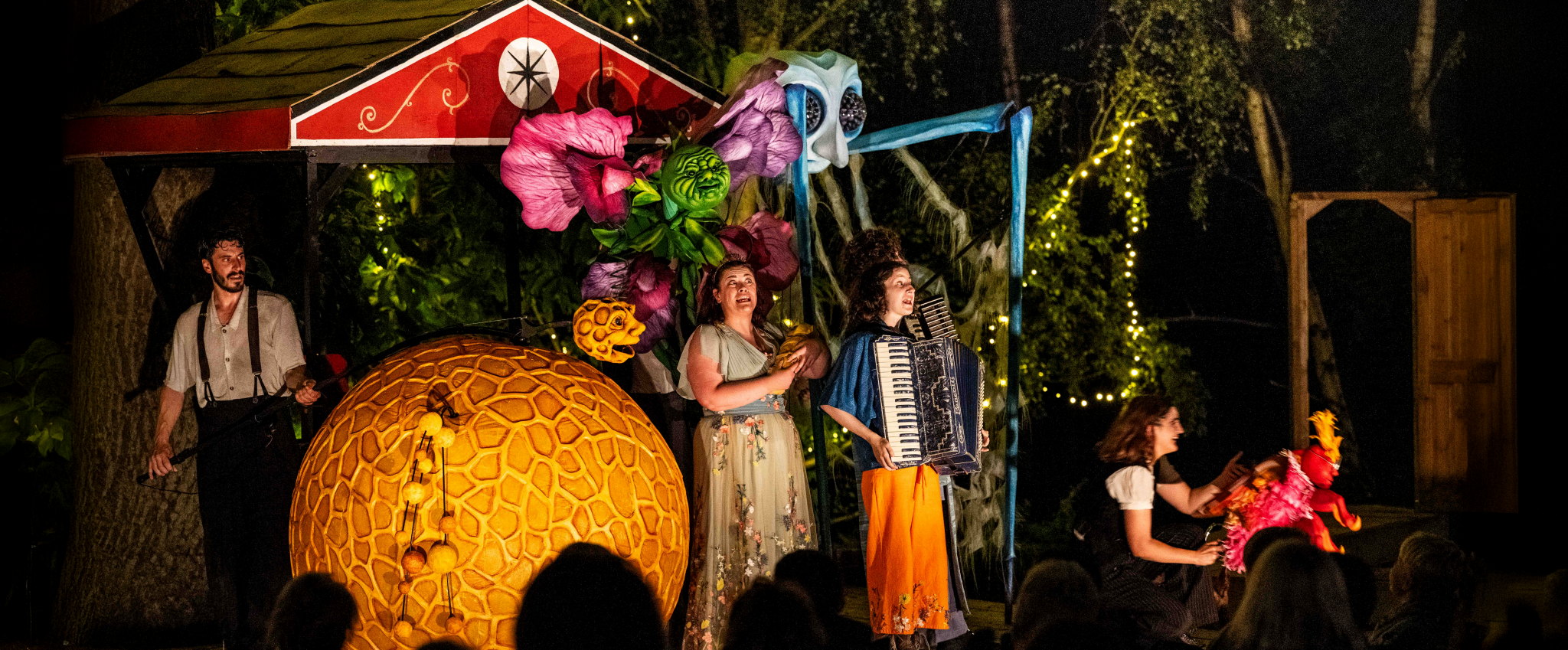 Theatre in the Forest 2025: Hamlet Fri2208 - Red Rose Chain